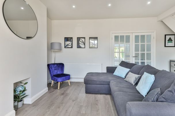 4 Bed Semi-Detached House, Warminster Road, S8 | Rentumo