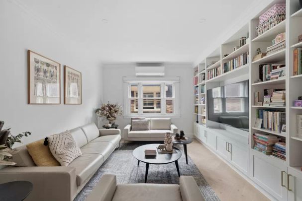 Luxury Art Deco living with designer finishes | Rentumo